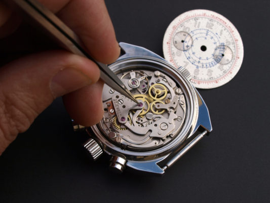 A Beginner's Guide to Analog Watches - ALEXANDER